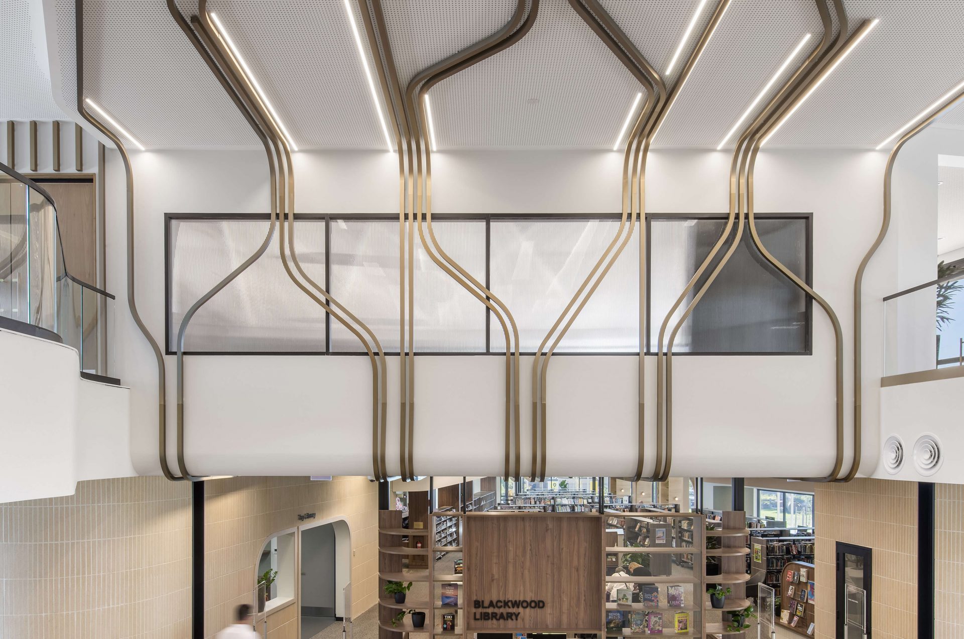 Creating Aluminium Curves at Tiwu Kumangka - Sculptform