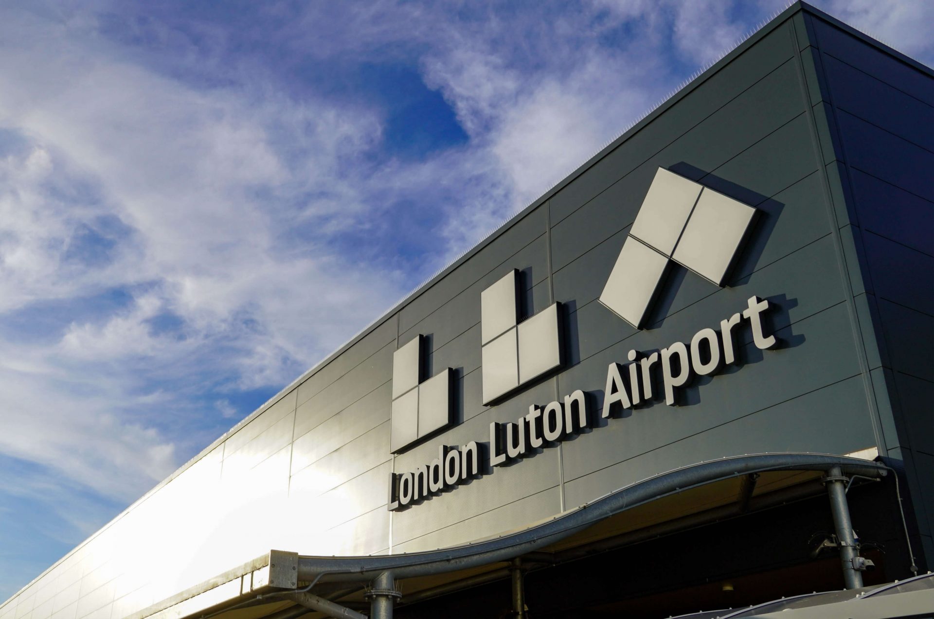 Timber Battens at London Luton Airport - Sculptform